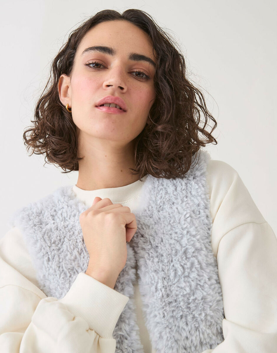 Cosy Gilet Knitting Pattern In Sirdar Alpine Fur Effect | Sirdar