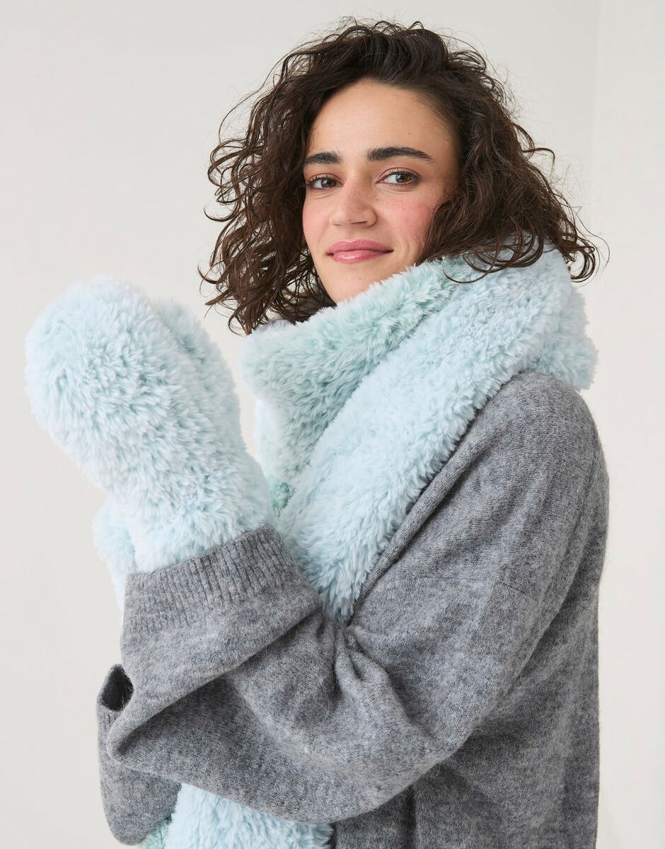 Scarf & Mittens Knitting Pattern In Sirdar Alpine Fur Effect | Sirdar